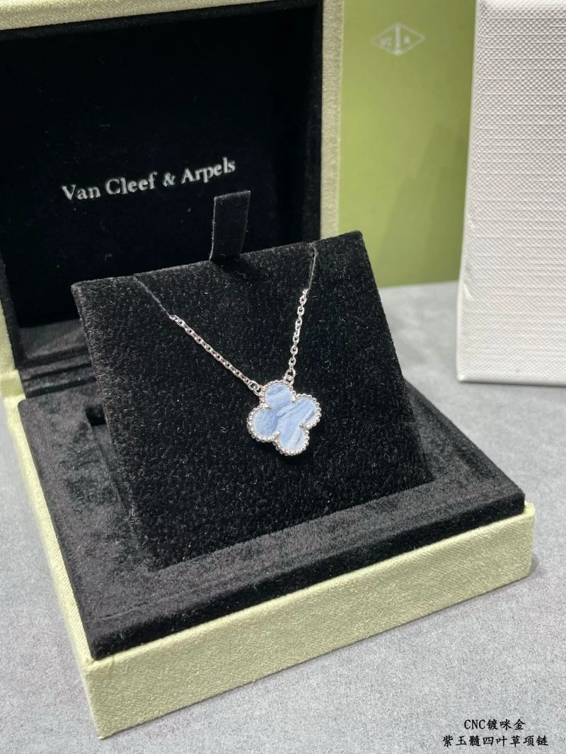 Indistinguishable Vca Necklaces