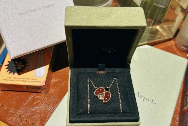 Value-priced Vca Necklaces