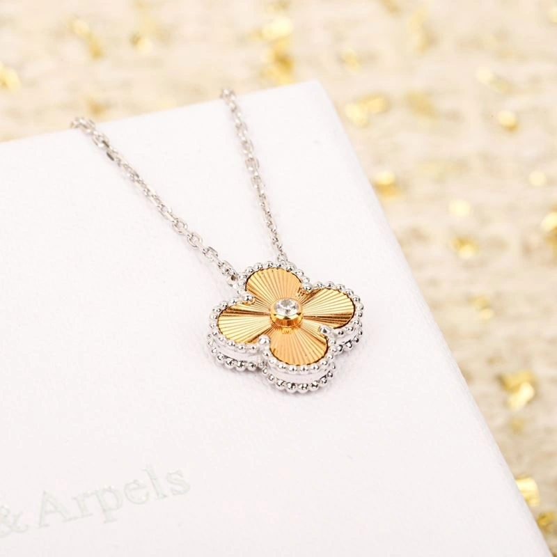 Indistinguishable Vca Necklaces