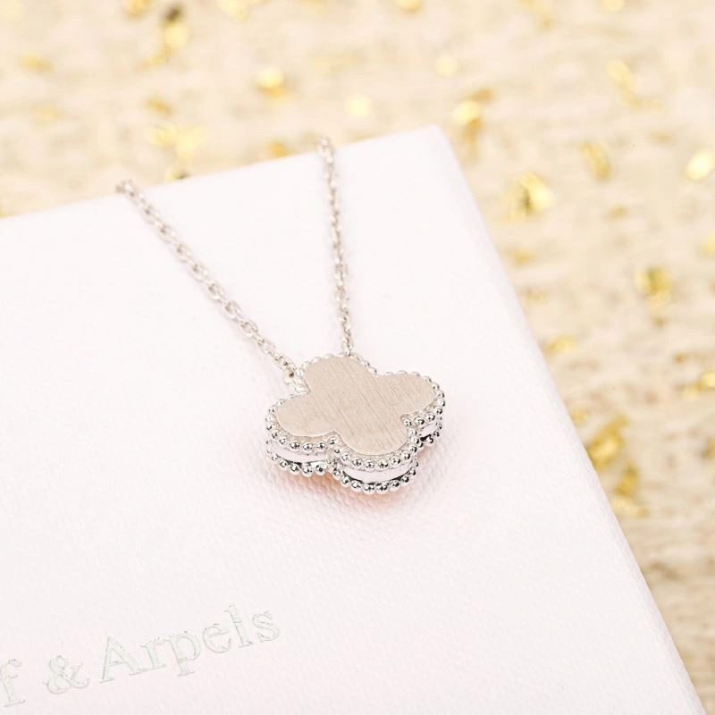 Indistinguishable Vca Necklaces