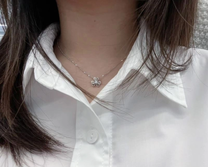 Value-priced Vca Necklaces