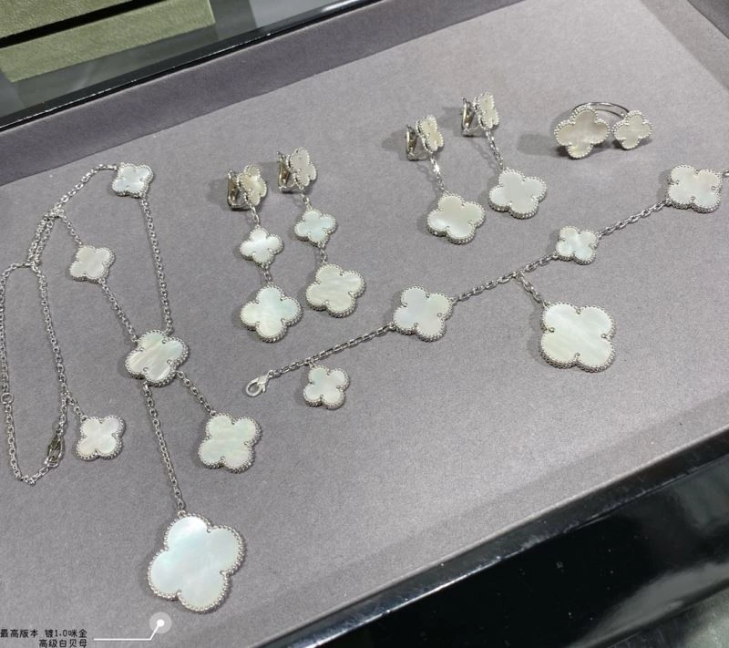 Authentic Vca Necklaces