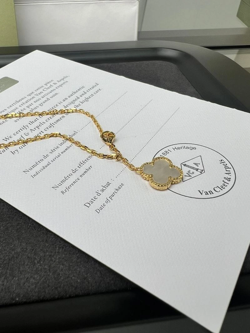 Discounted Vca Necklaces