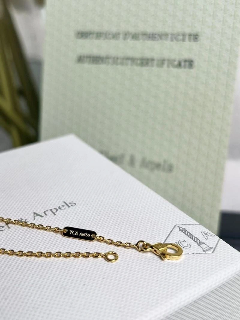 Factory-made Vca Necklaces