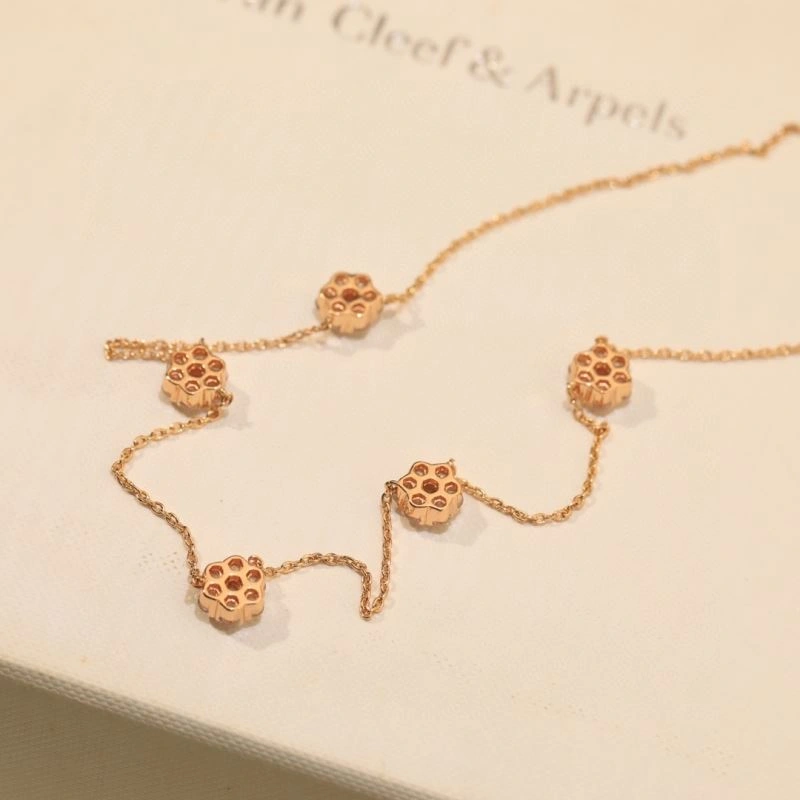 OEM Vca Necklaces