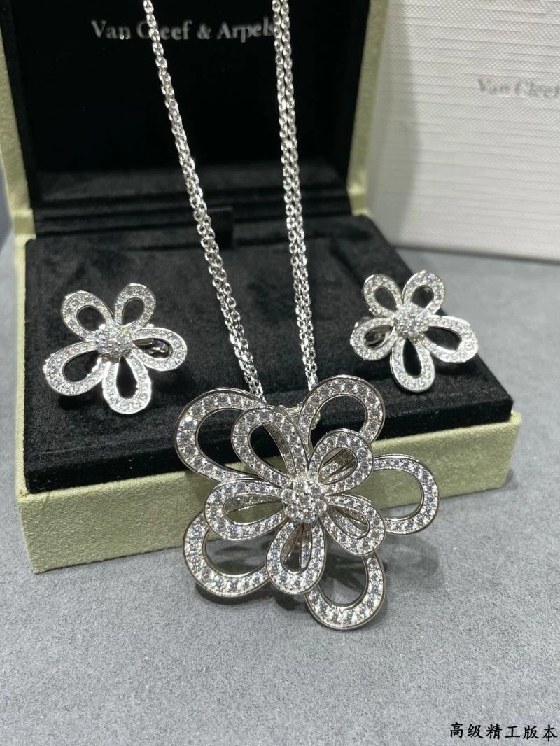 Discounted Vca Necklaces