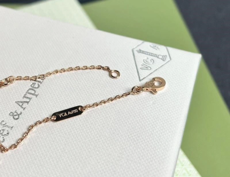 Cut-rate Vca Necklaces