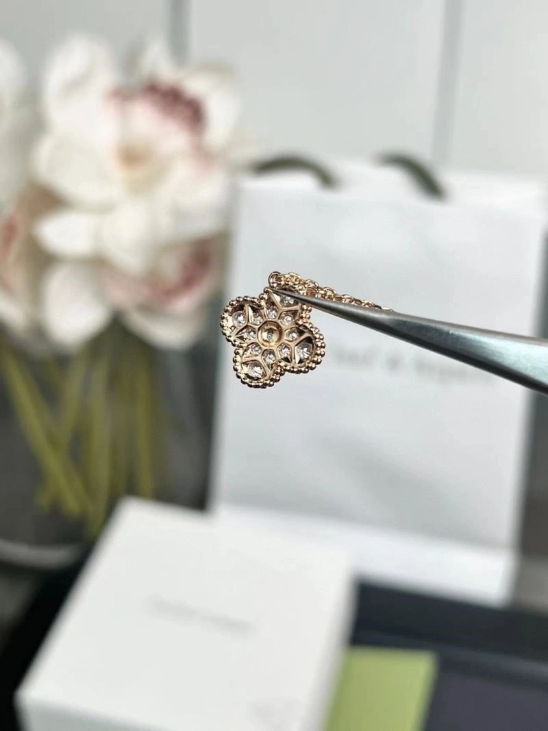 Cut-rate Vca Necklaces