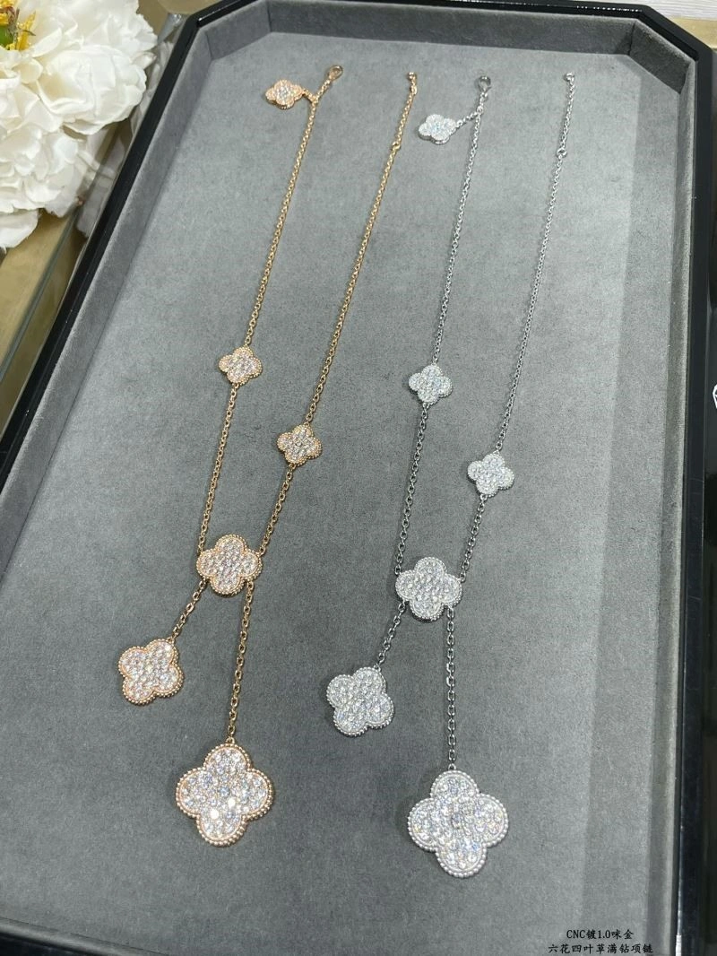 Indistinguishable Vca Necklaces