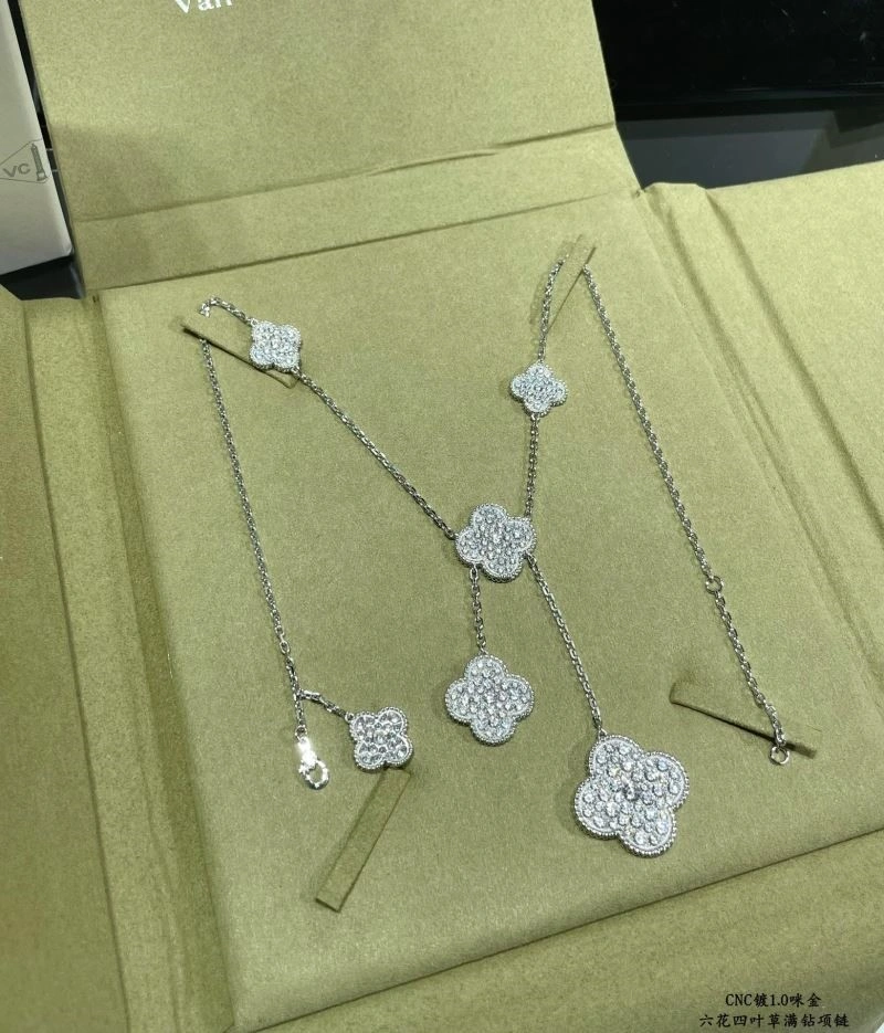Indistinguishable Vca Necklaces