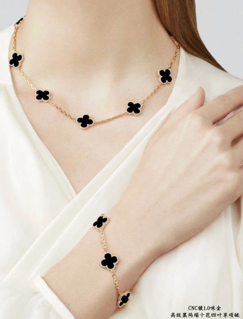 Brand-authenticated Vca Necklaces