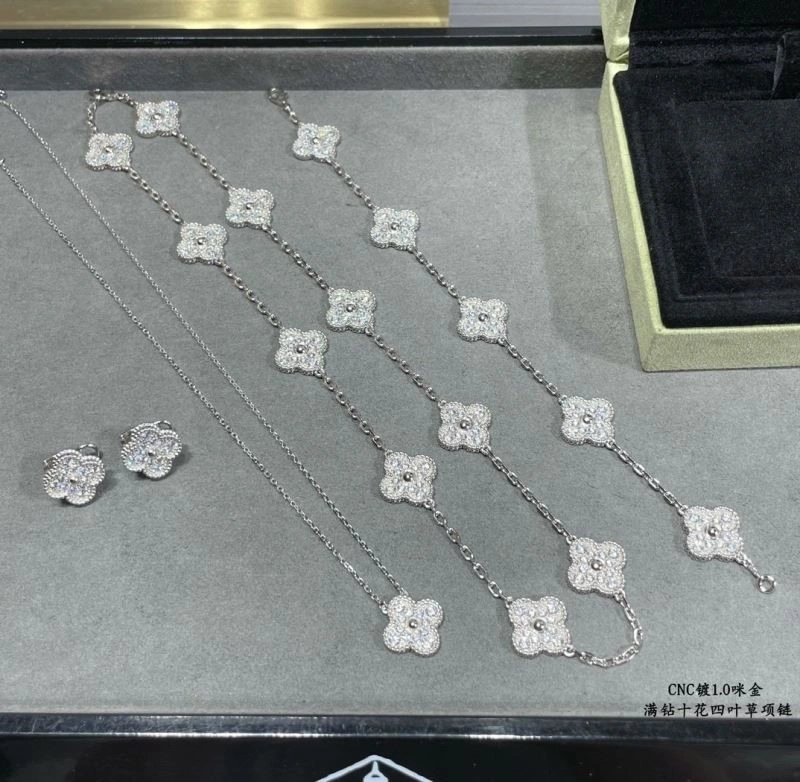 Factory-made Vca Necklaces