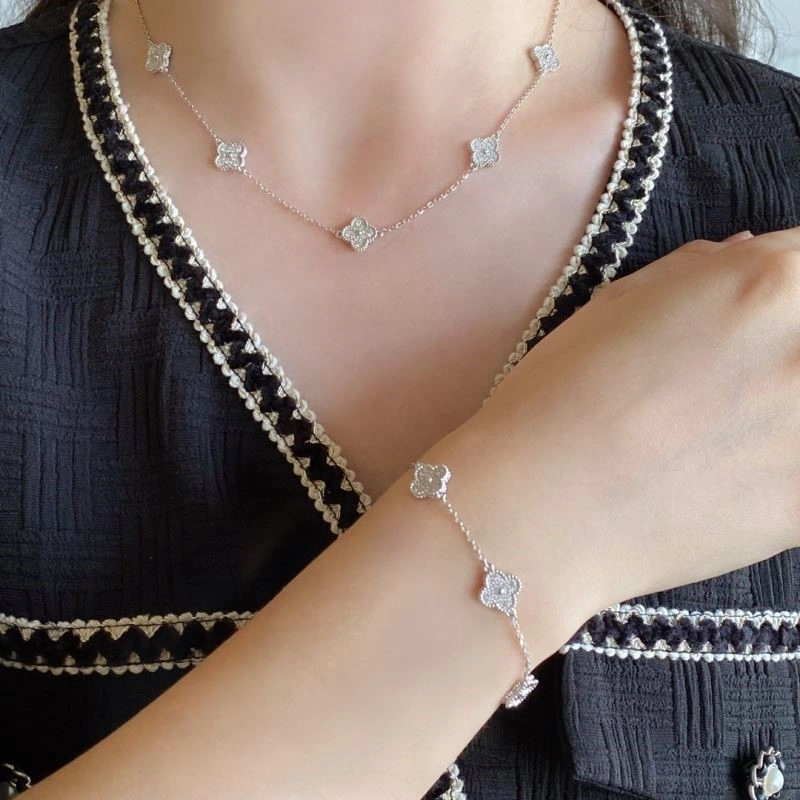 OEM Vca Necklaces