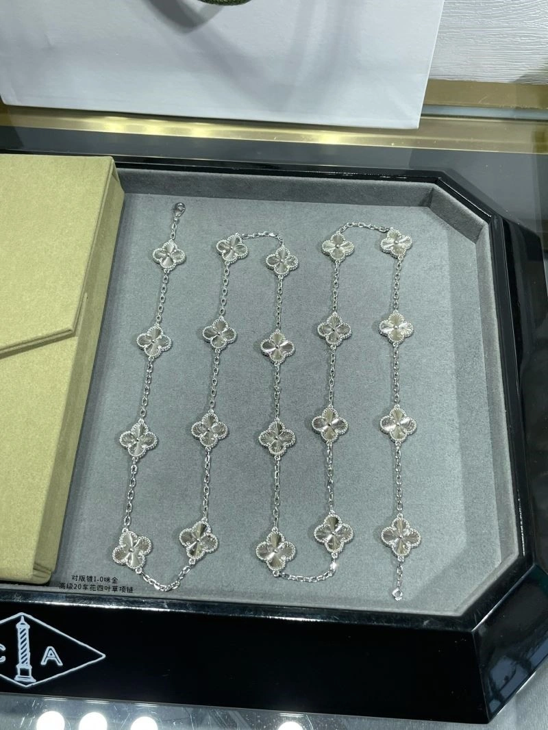 Indistinguishable Vca Necklaces