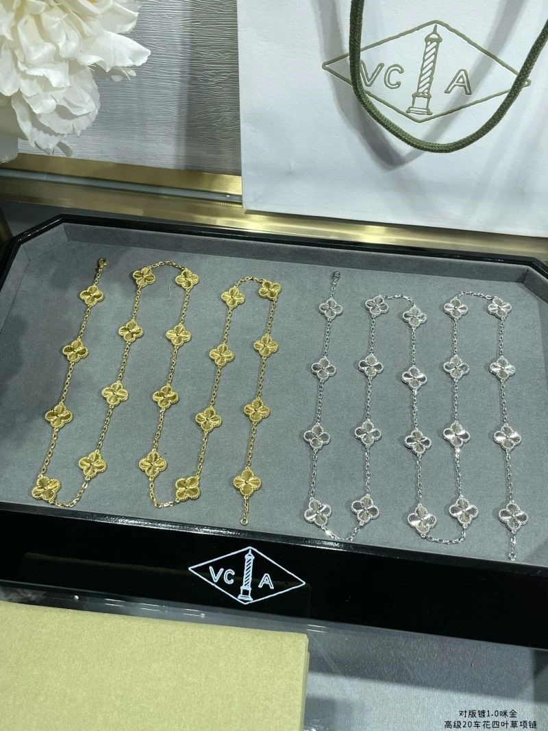 Indistinguishable Vca Necklaces