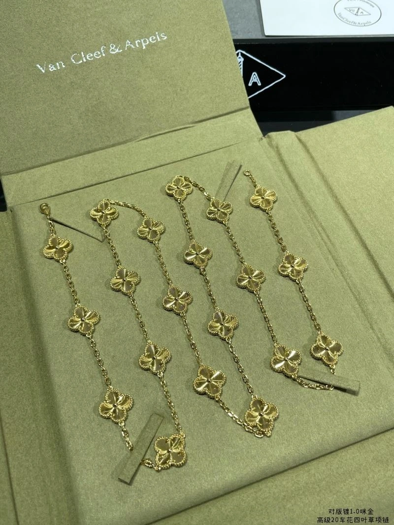 Indistinguishable Vca Necklaces