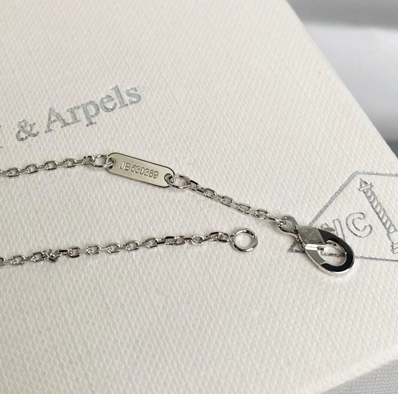 Mirror quality Vca Necklaces