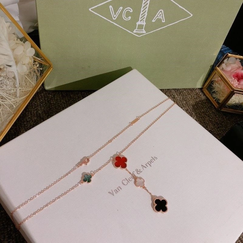 Cut-rate Vca Necklaces