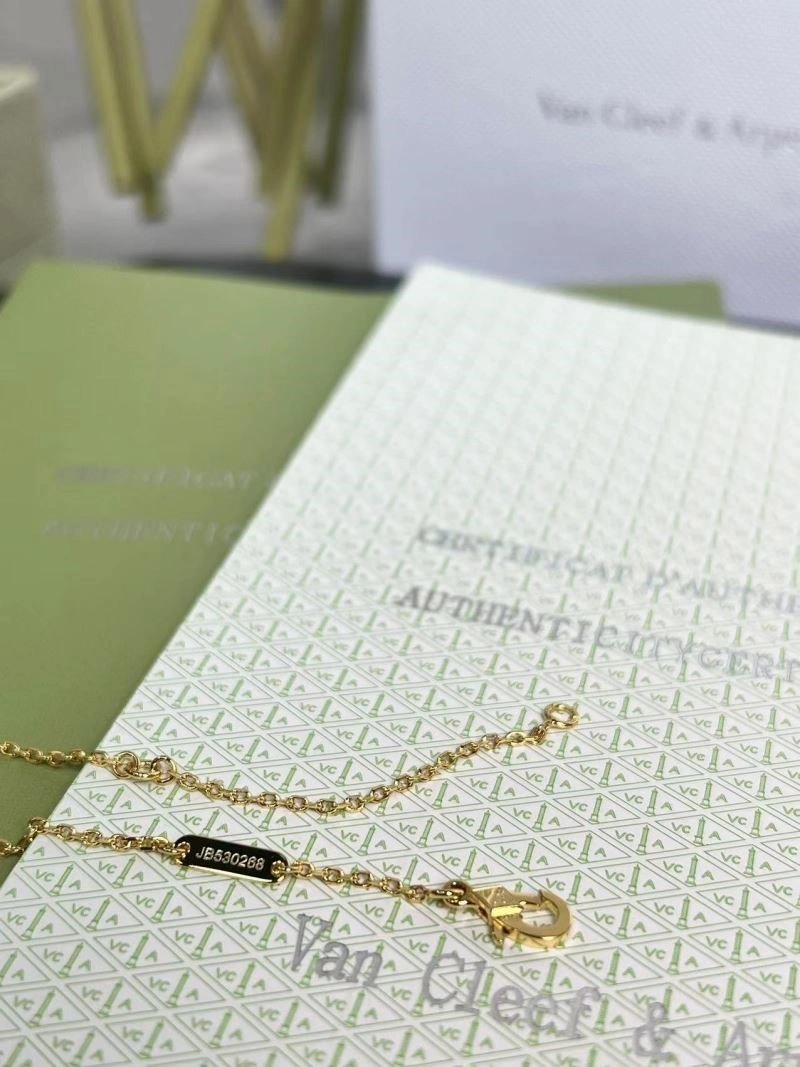 OEM Vca Necklaces
