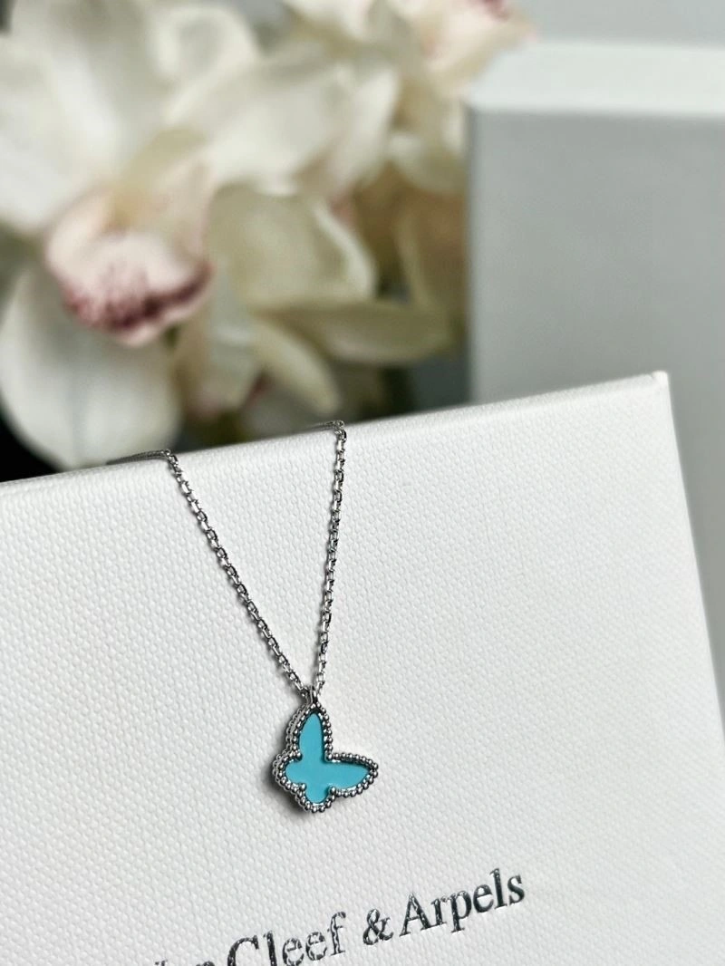 Accurate model Vca Necklaces
