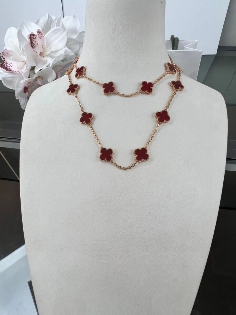 Accurate model Vca Necklaces