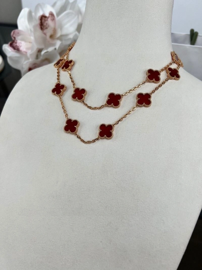 Accurate model Vca Necklaces