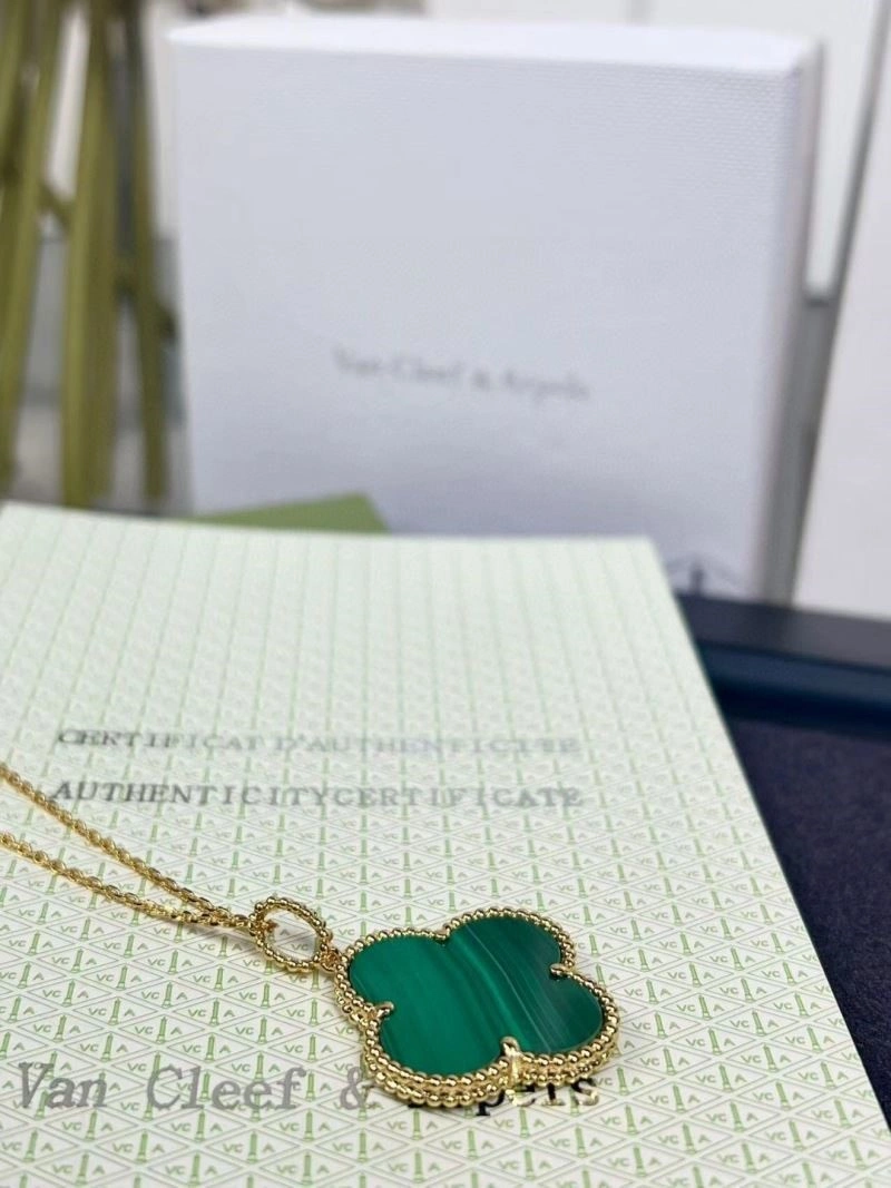 Indistinguishable Vca Necklaces