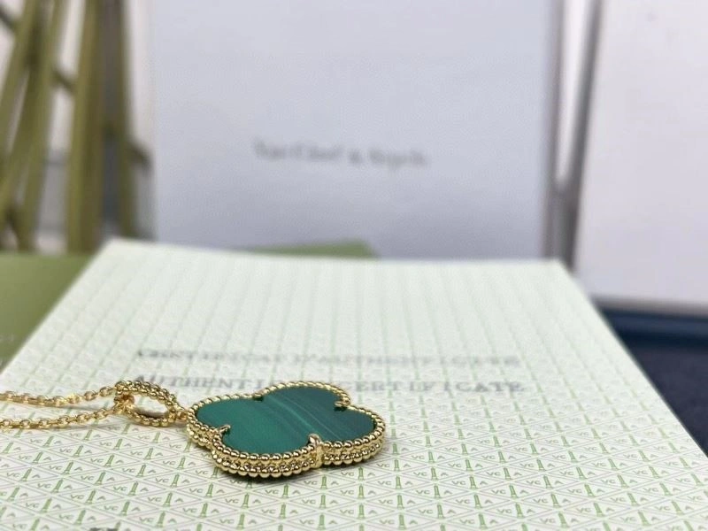 Indistinguishable Vca Necklaces