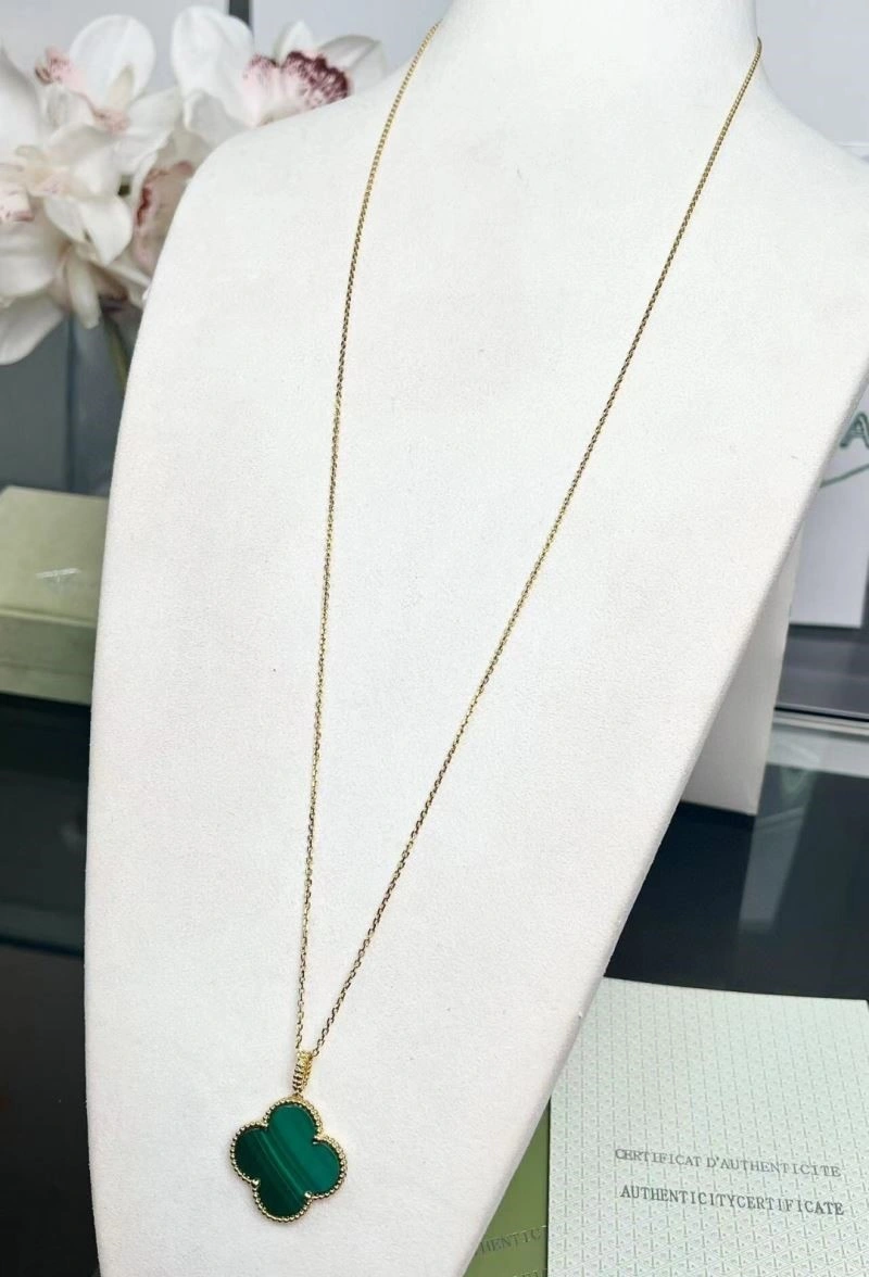 Indistinguishable Vca Necklaces