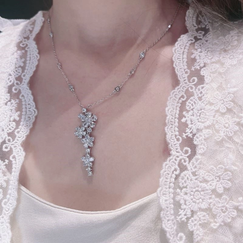 Accurate model Vca Necklaces