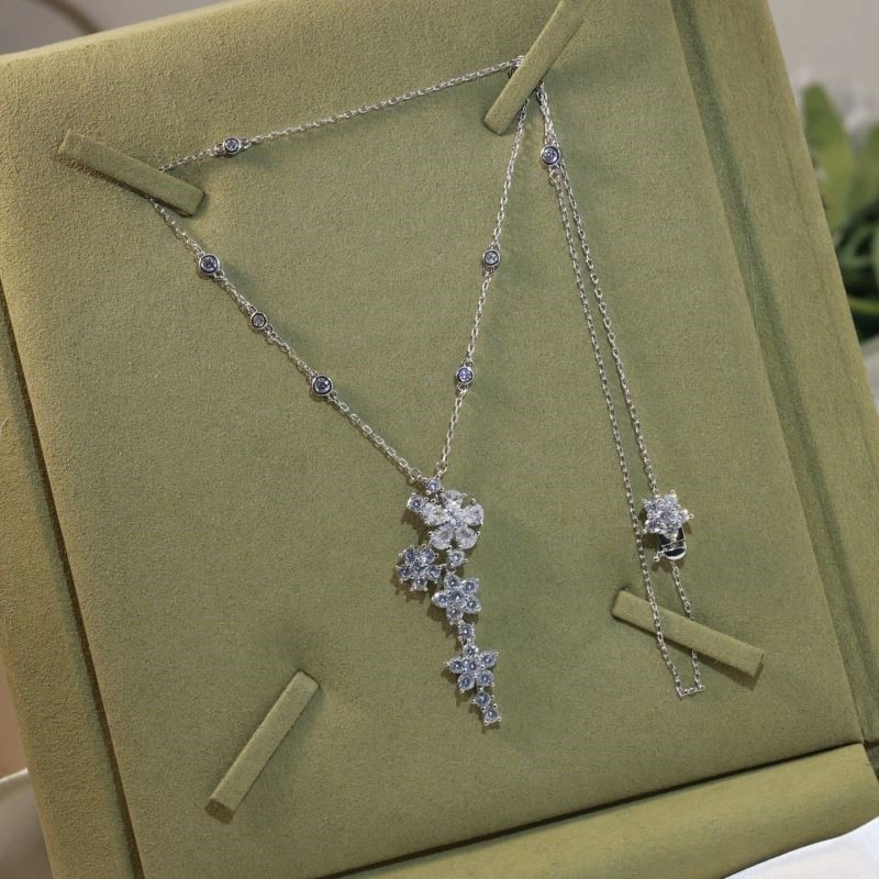 Accurate model Vca Necklaces