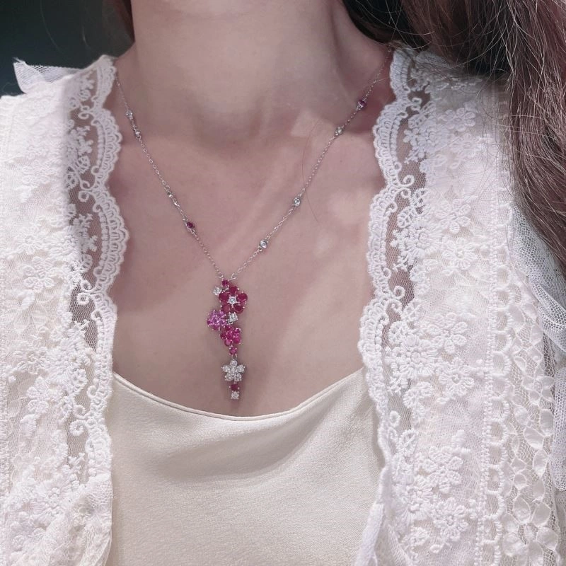 Brand-authenticated Vca Necklaces