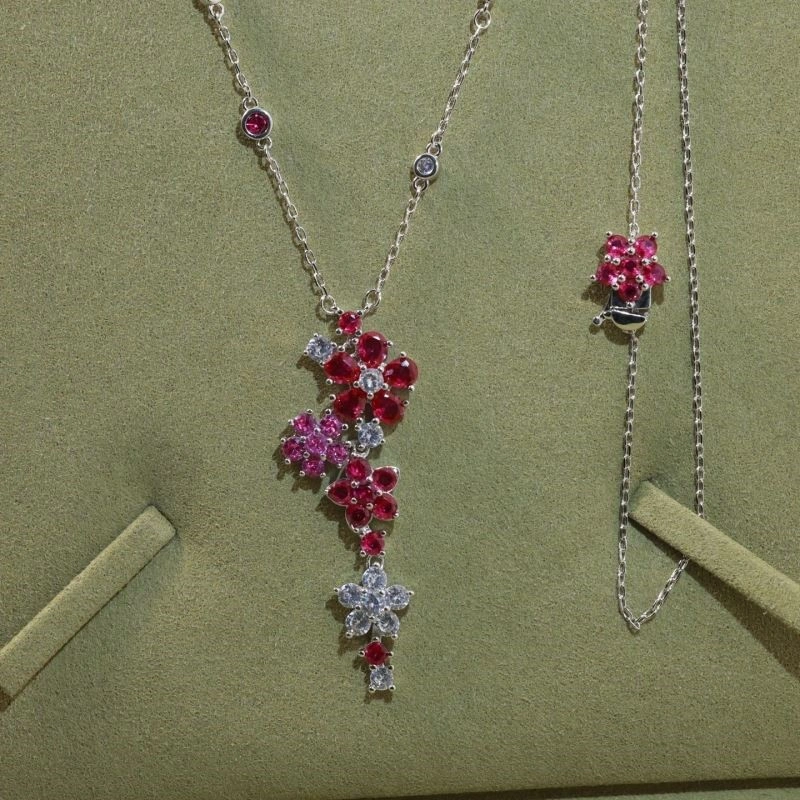 Brand-authenticated Vca Necklaces