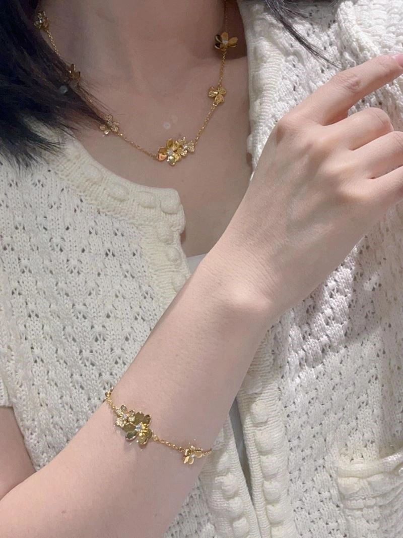Vca Necklaces