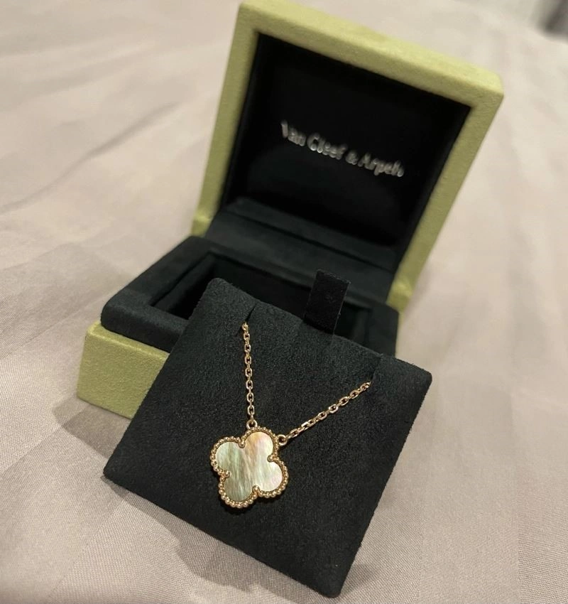 Factory-made Vca Necklaces