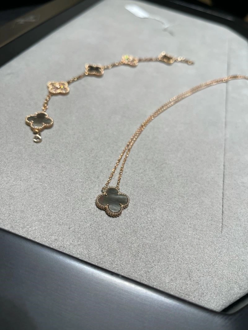 Factory-made Vca Necklaces