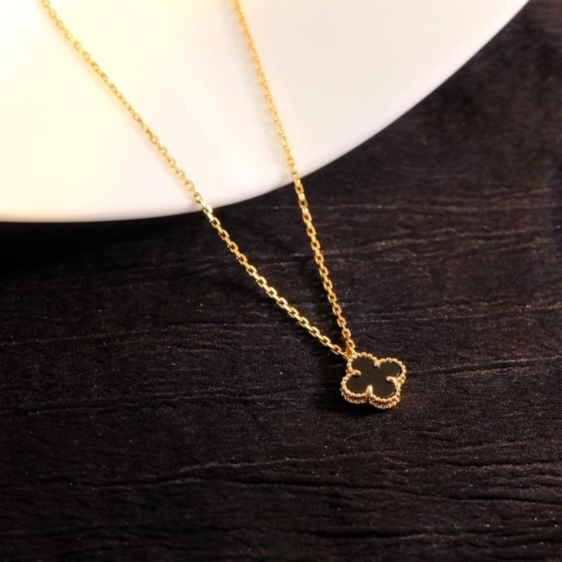 Indistinguishable Vca Necklaces