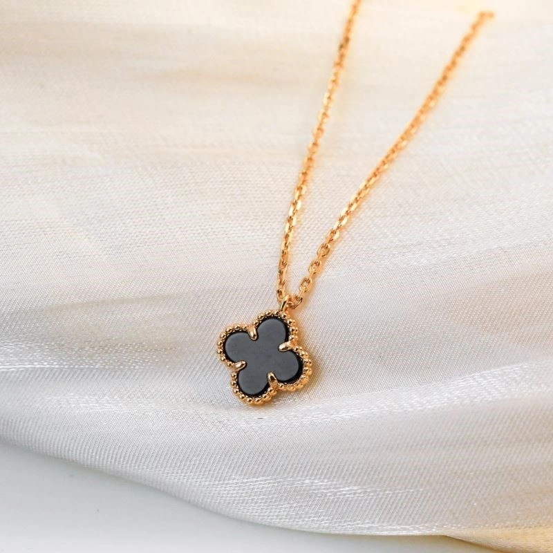 Indistinguishable Vca Necklaces