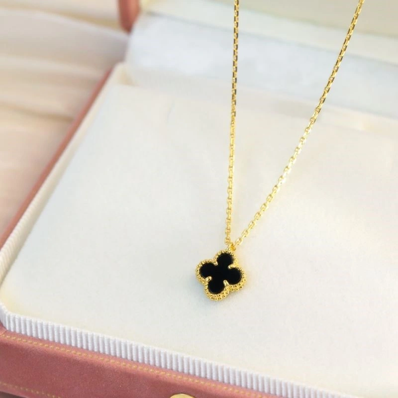 Indistinguishable Vca Necklaces