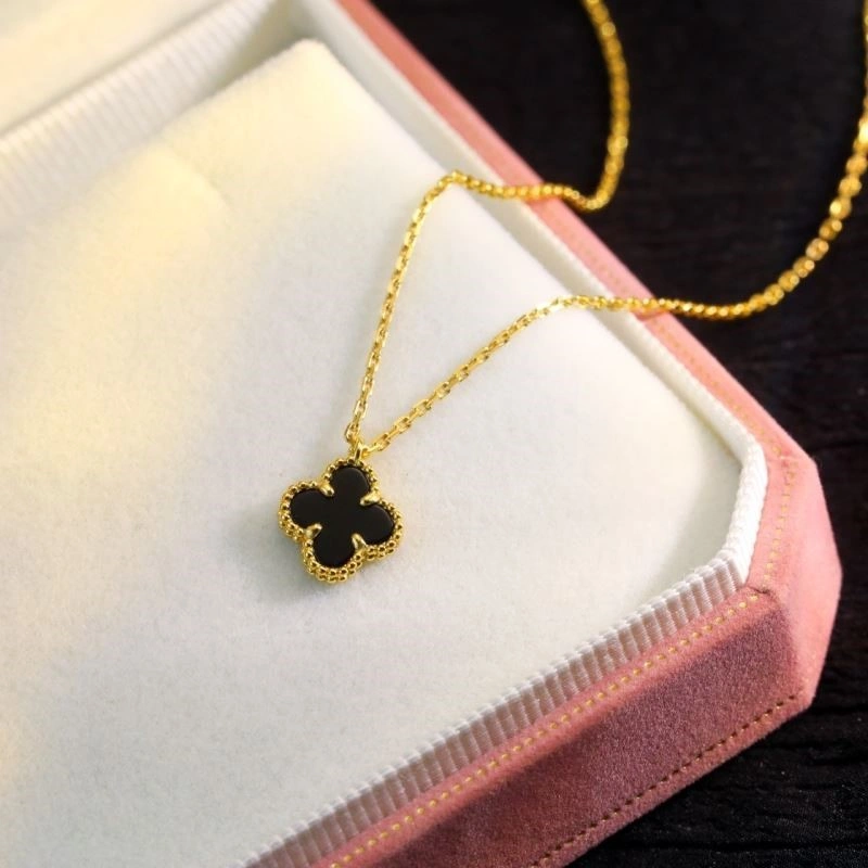 Indistinguishable Vca Necklaces