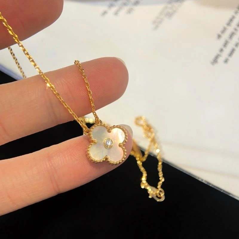 Discounted Vca Necklaces