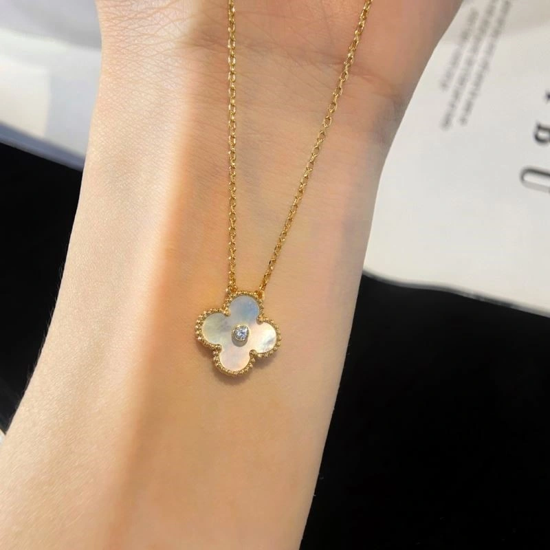 Discounted Vca Necklaces