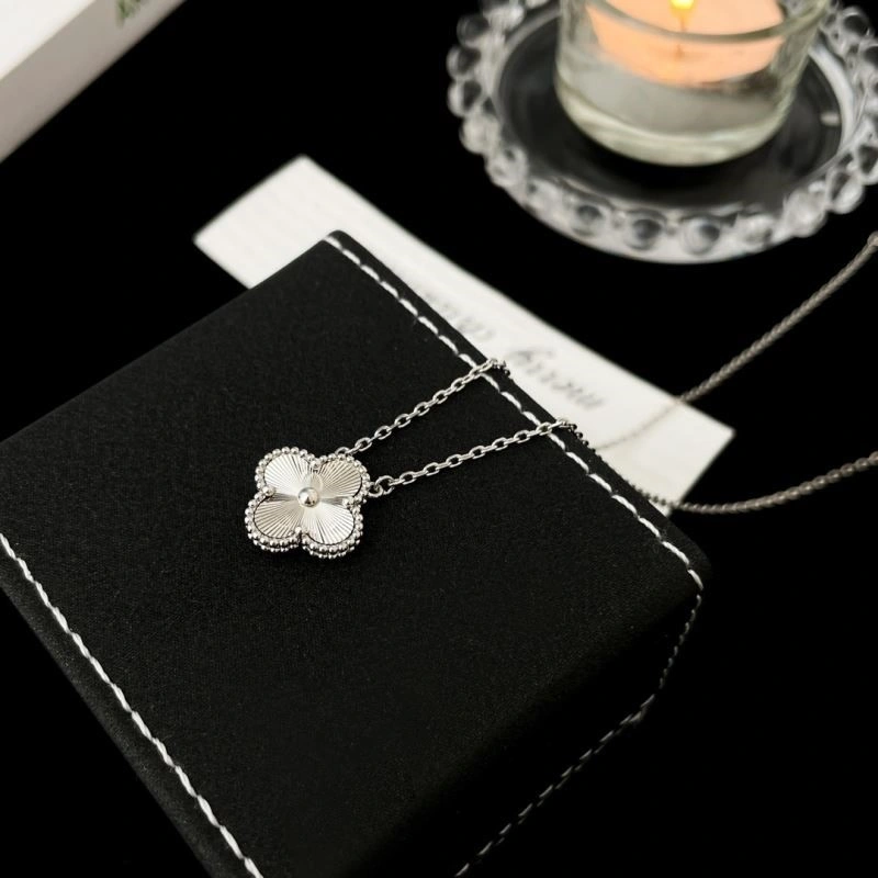 Brand-authenticated Vca Necklaces