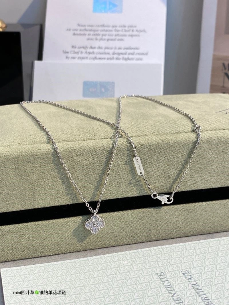 Low-cost Vca Necklaces