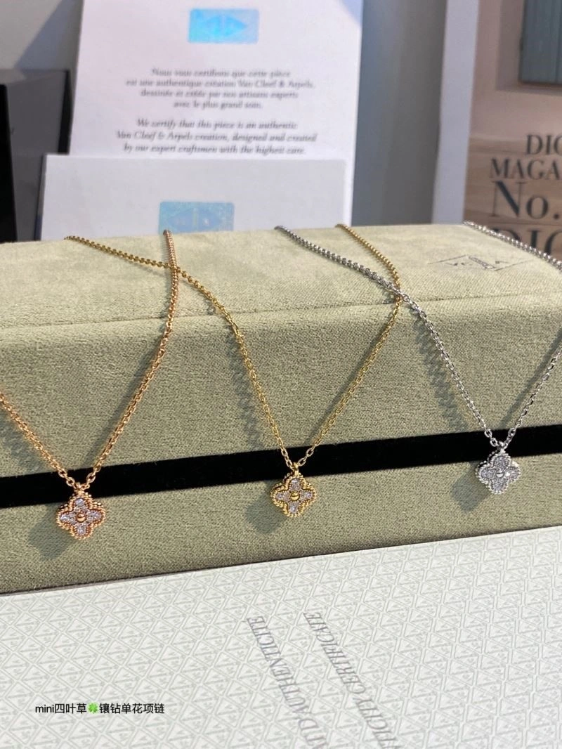 Low-cost Vca Necklaces