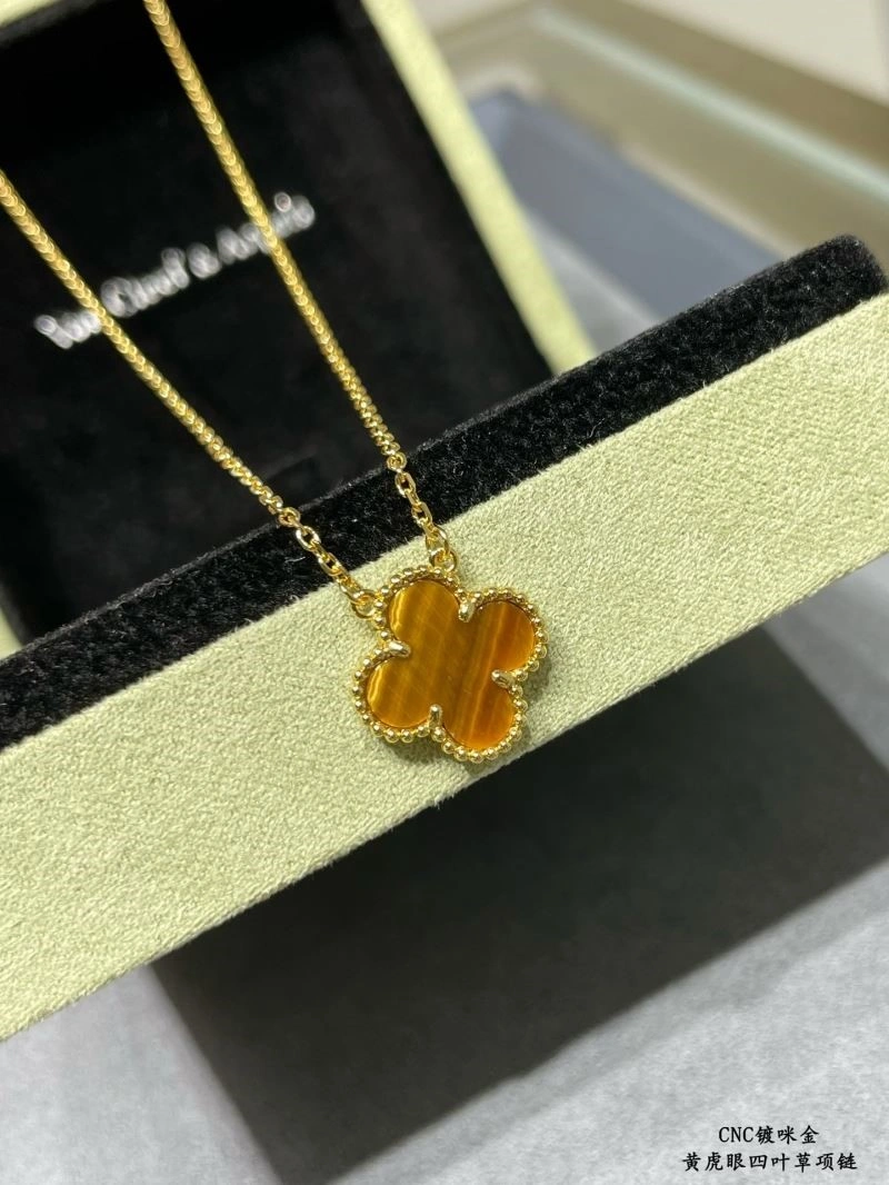 Accurate model Vca Necklaces