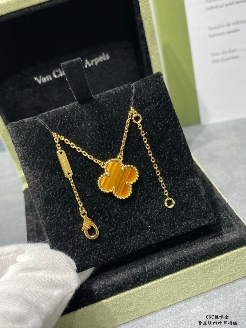 Accurate model Vca Necklaces