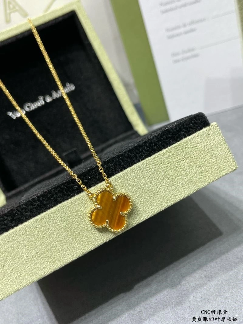 Accurate model Vca Necklaces