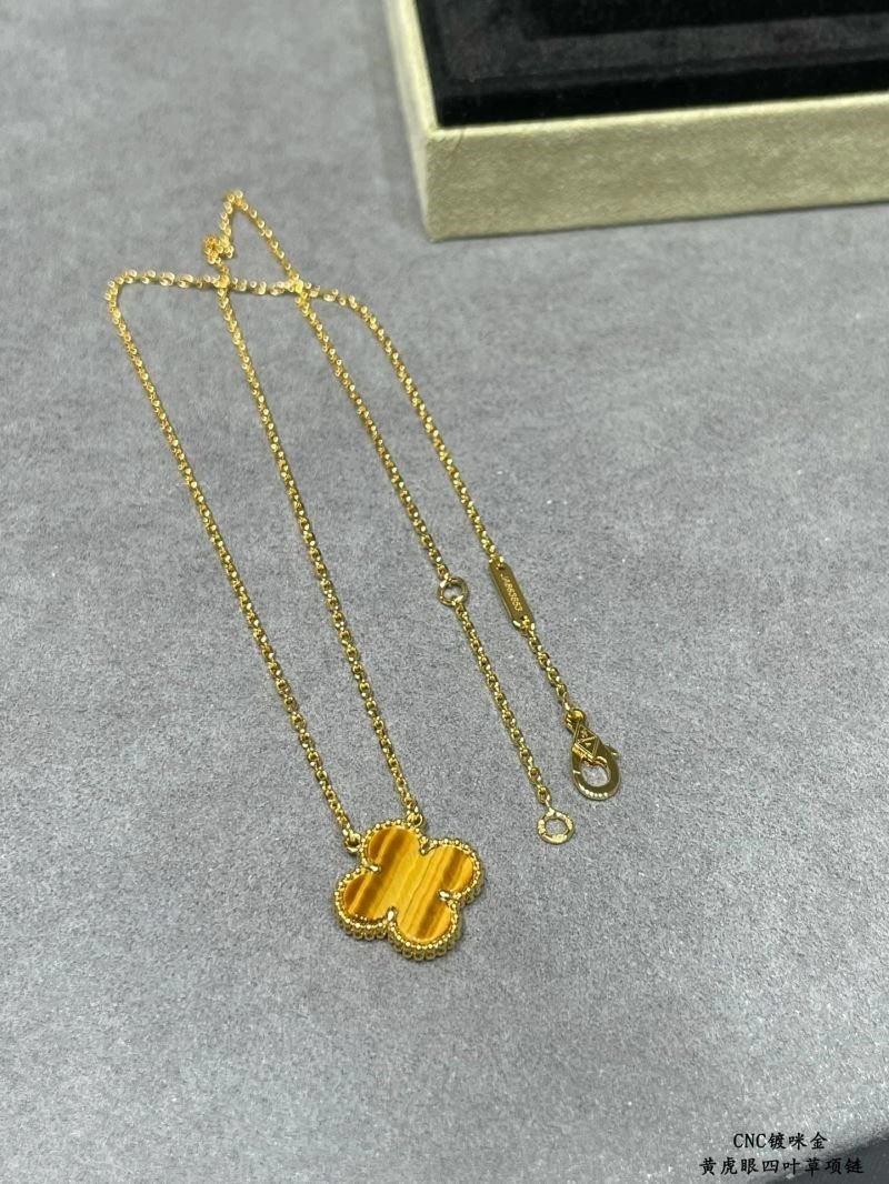 Accurate model Vca Necklaces