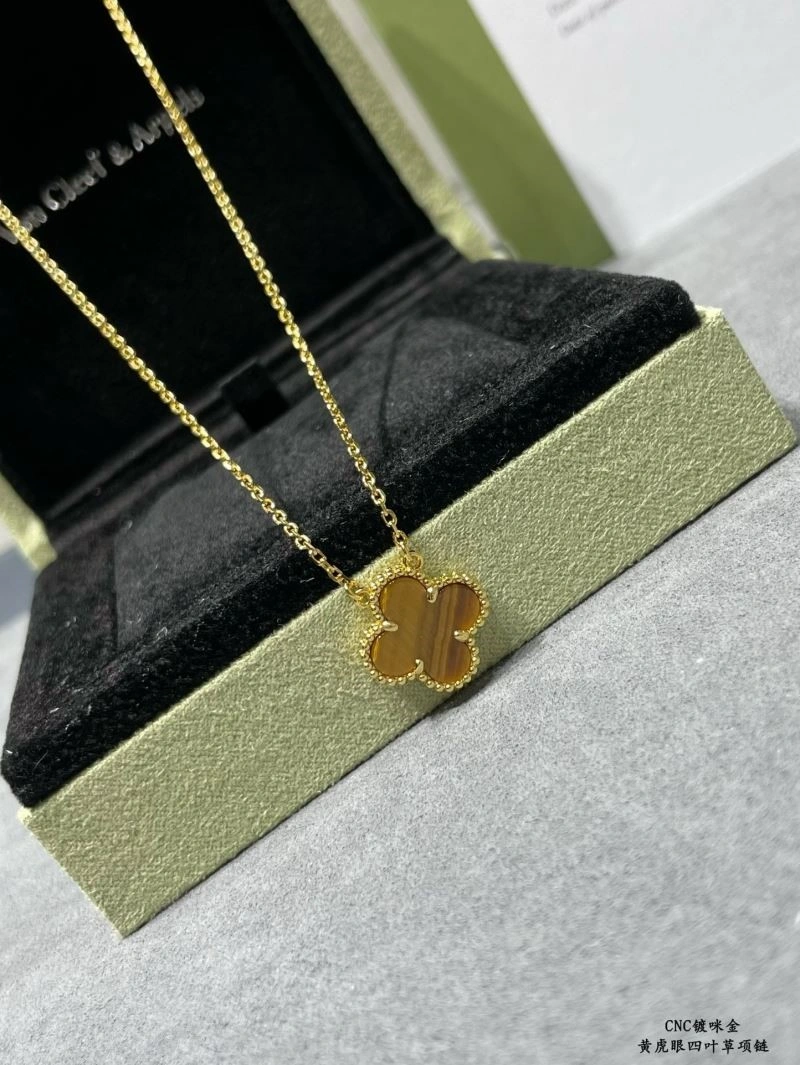 Accurate model Vca Necklaces